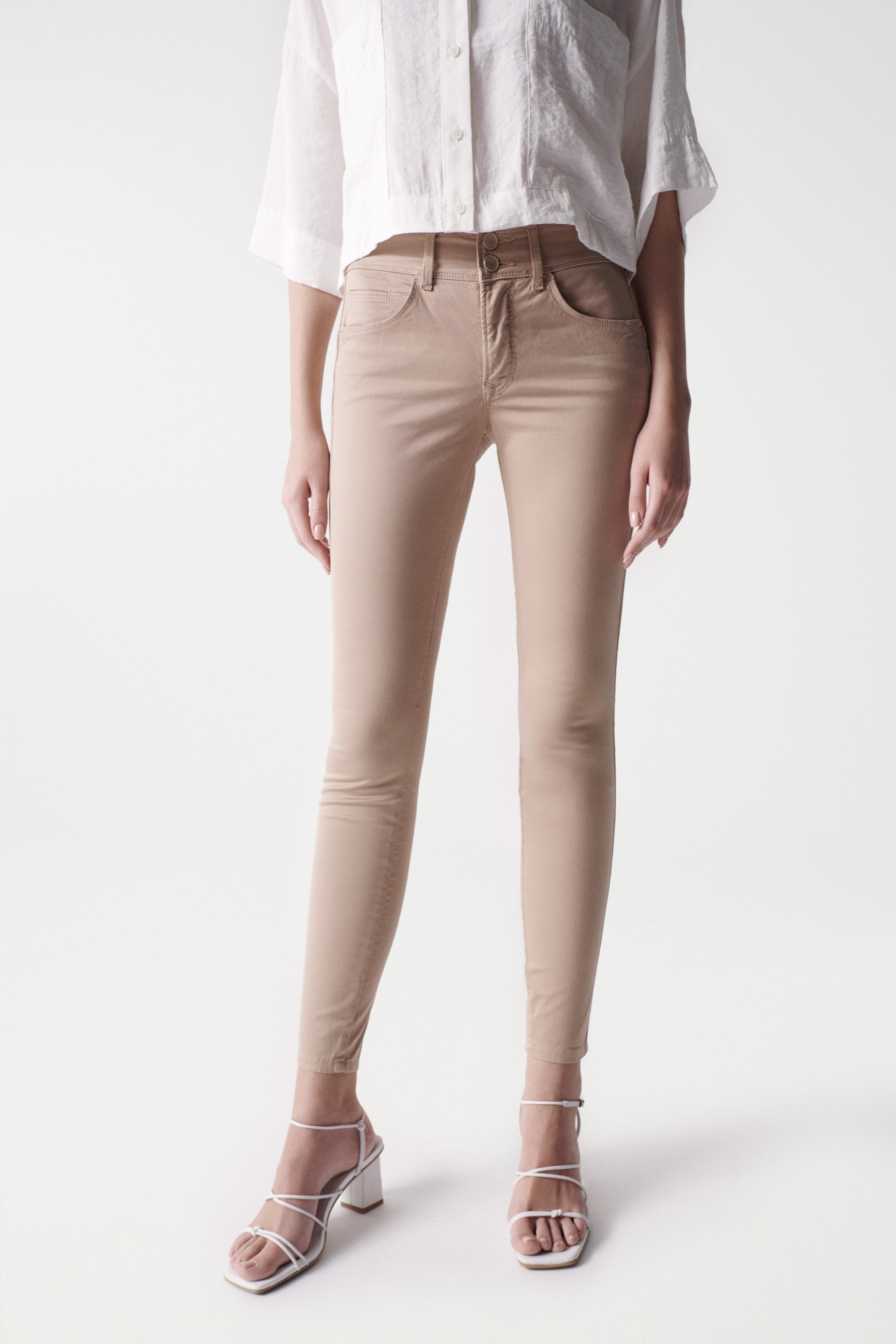 Beige skinny jeans store